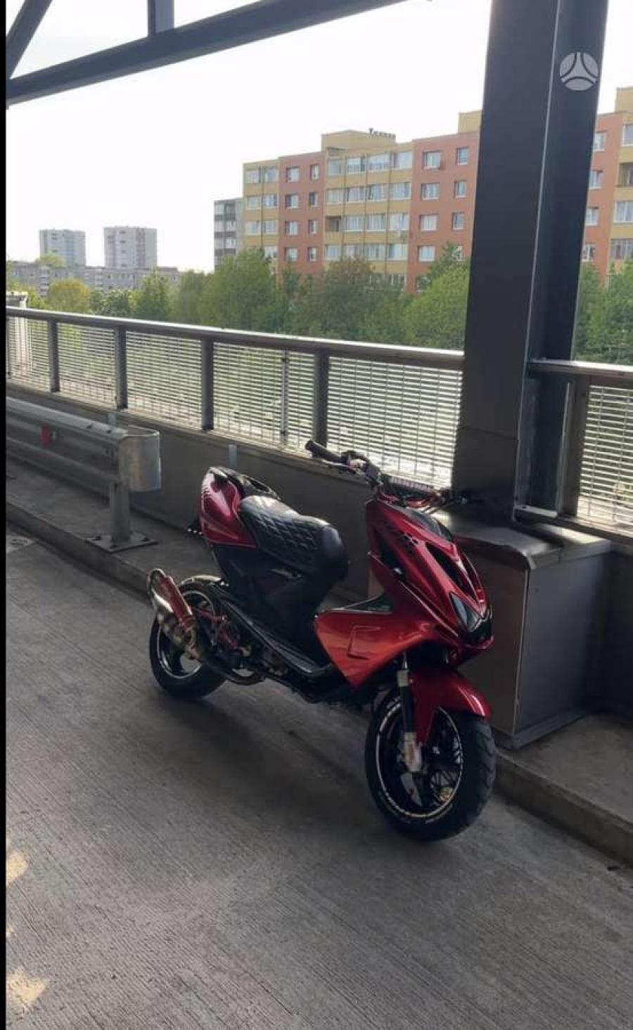 Red Yamaha Aerox 2007 in Siauliai, with an engine capacity of 50.00 L and mileage of 13 thousand km for 2000 €, photo 7 on AUTOMOTO.COM.LV