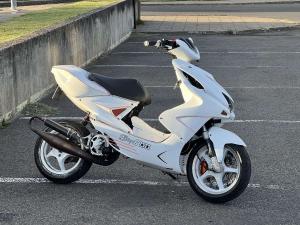 Balts Yamaha Aerox 2008 Viļņa, ar dzinēja tilpumu 50.00 L un nobraukumu 1 tūkst. km par 1700 €, foto 4 vietnē AUTOMOTO.COM.LV