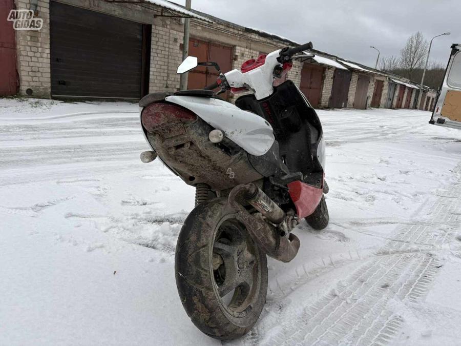 Белый Ямаха Aerox 2009 в Вильнюс, объемом двигателя 0.05 л и пробегом 10 тыс. км за 600 €, фото 8 на AUTOMOTO.COM.LV