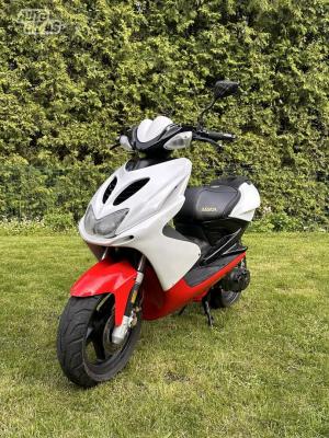 Balts Yamaha Aerox 2009 Kauņa, ar dzinēja tilpumu 0.05 L un nobraukumu 15 tūkst. km par 1300 €, foto  vietnē AUTOMOTO.COM.LV