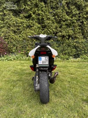 White Yamaha Aerox 2009 in Kaunas, with an engine capacity of 0.05 L and mileage of 15 thousand km for 1300 €, photo 3 on AUTOMOTO.COM.LV