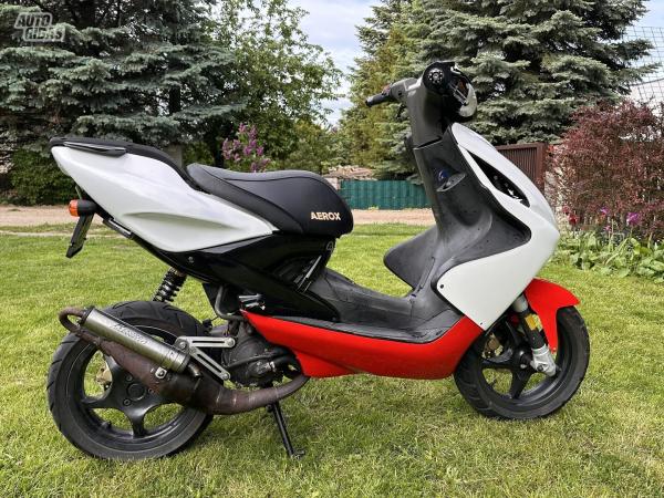 Белый Ямаха Aerox 2009 в Каунас, объемом двигателя 0.05 л и пробегом 15 тыс. км за 1300 €, фото 6 на AUTOMOTO.COM.LV