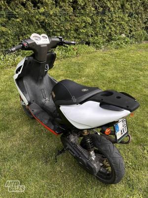 White Yamaha Aerox 2009 in Kaunas, with an engine capacity of 0.05 L and mileage of 15 thousand km for 1300 €, photo 9 on AUTOMOTO.COM.LV