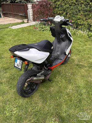 White Yamaha Aerox 2009 in Kaunas, with an engine capacity of 0.05 L and mileage of 15 thousand km for 1300 €, photo 10 on AUTOMOTO.COM.LV