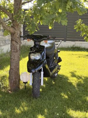 Black Yamaha Booster 2005 in Kretinga, with an engine capacity of 49.00 L and mileage of 1 thousand km for 1950 €, photo  on AUTOMOTO.COM.LV