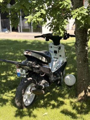 Black Yamaha Booster 2005 in Kretinga, with an engine capacity of 49.00 L and mileage of 1 thousand km for 1950 €, photo 4 on AUTOMOTO.COM.LV