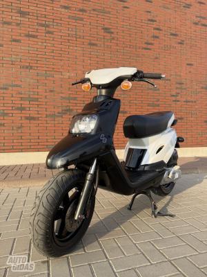 Melns Yamaha Booster 2009 Kauņa, ar dzinēja tilpumu 0.05 L un nobraukumu 2 tūkst. km par 1500 €, foto  vietnē AUTOMOTO.COM.LV