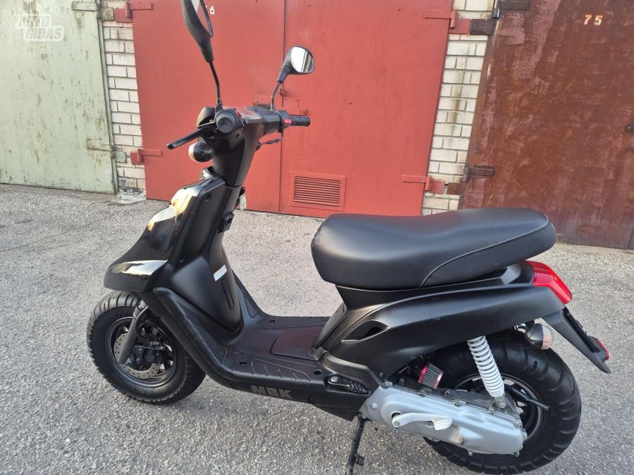 Black Yamaha Booster 2015 in Kaunas, with an engine capacity of 0.05 L and mileage of 20 thousand km for 1600 €, photo 1 on AUTOMOTO.COM.LV