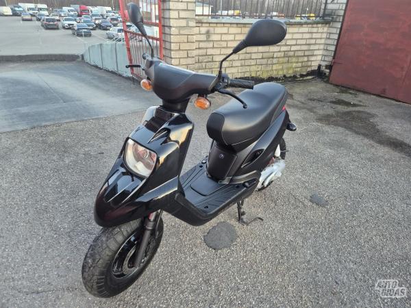 Black Yamaha Booster 2015 in Kaunas, with an engine capacity of 0.05 L and mileage of 20 thousand km for 1600 €, photo 2 on AUTOMOTO.COM.LV