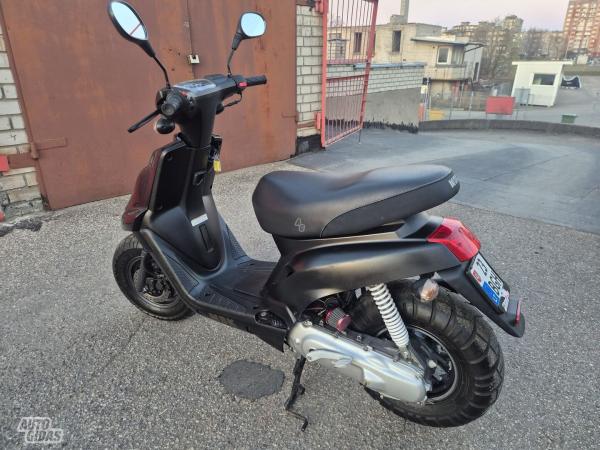 Black Yamaha Booster 2015 in Kaunas, with an engine capacity of 0.05 L and mileage of 20 thousand km for 1600 €, photo 4 on AUTOMOTO.COM.LV