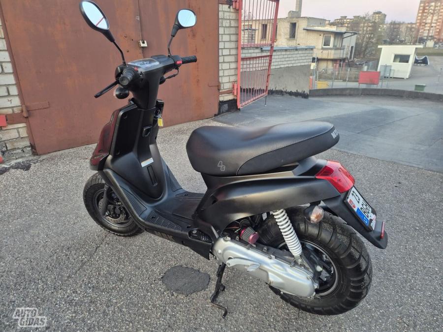 Black Yamaha Booster 2015 in Kaunas, with an engine capacity of 0.05 L and mileage of 20 thousand km for 1600 €, photo 4 on AUTOMOTO.COM.LV