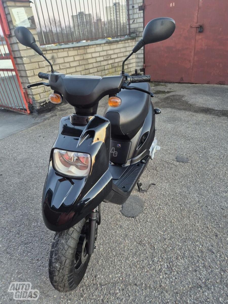 Black Yamaha Booster 2015 in Kaunas, with an engine capacity of 0.05 L and mileage of 20 thousand km for 1600 €, photo 5 on AUTOMOTO.COM.LV