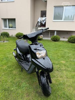 Melns Yamaha Booster 2021 Kauņa, ar dzinēja tilpumu 0.05 L un nobraukumu 4 tūkst. km par 1600 €, foto  vietnē AUTOMOTO.COM.LV
