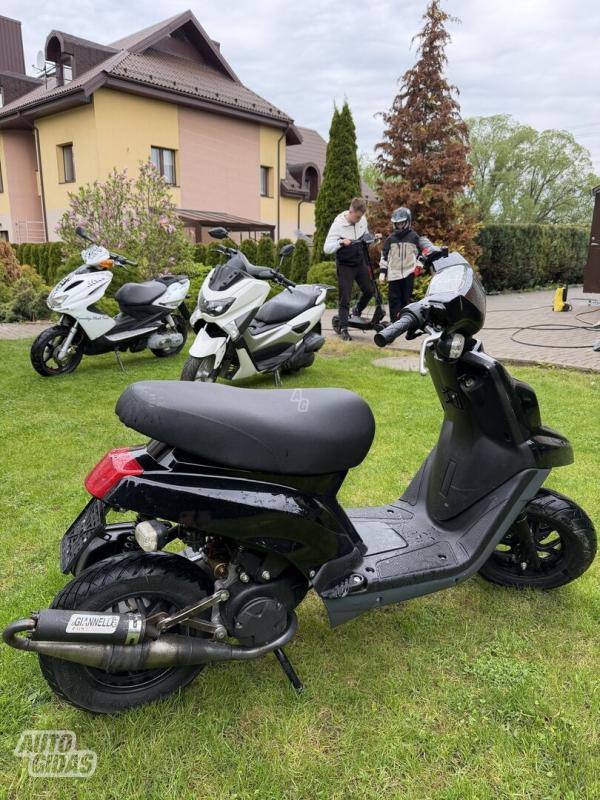 Black Yamaha Booster 2021 in Kaunas, with an engine capacity of 0.05 L and mileage of 4 thousand km for 1600 €, photo 2 on AUTOMOTO.COM.LV