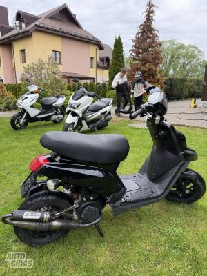 Black Yamaha Booster 2021 in Kaunas, with an engine capacity of 0.05 L and mileage of 4 thousand km for 1600 €, photo 3 on AUTOMOTO.COM.LV