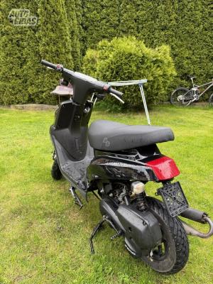 Black Yamaha Booster 2021 in Kaunas, with an engine capacity of 0.05 L and mileage of 4 thousand km for 1600 €, photo 4 on AUTOMOTO.COM.LV