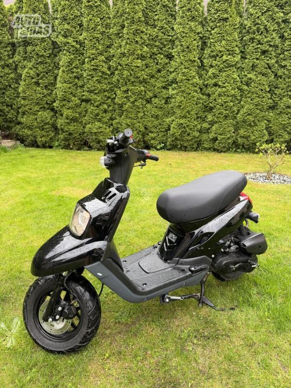 Black Yamaha Booster 2021 in Kaunas, with an engine capacity of 0.05 L and mileage of 4 thousand km for 1600 €, photo 4 on AUTOMOTO.COM.LV