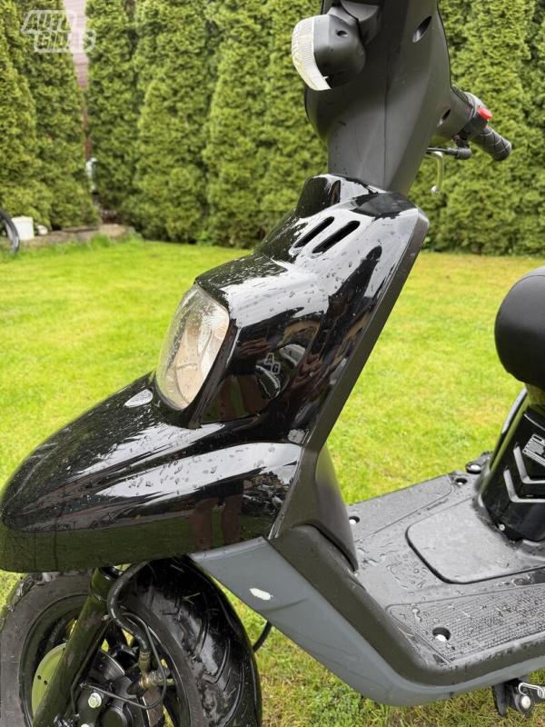 Black Yamaha Booster 2021 in Kaunas, with an engine capacity of 0.05 L and mileage of 4 thousand km for 1600 €, photo 5 on AUTOMOTO.COM.LV