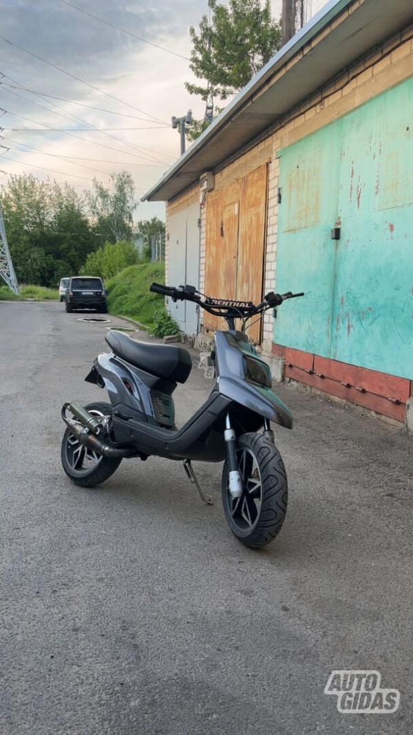 Grey Yamaha Booster 2007 in Vilnius, with an engine capacity of 0.05 L and mileage of 0 thousand km for 2700 €, photo 4 on AUTOMOTO.COM.LV
