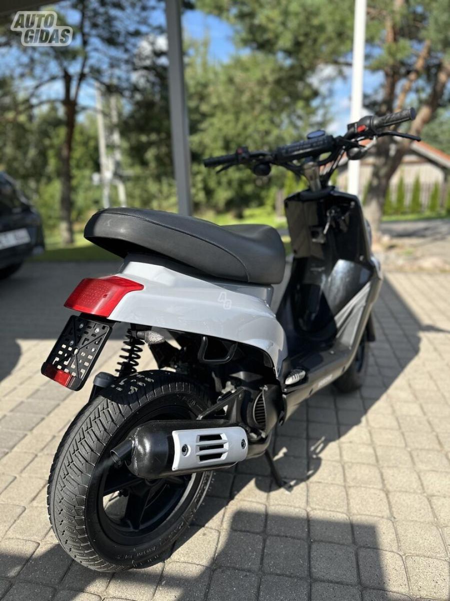 Yamaha Booster 2003 Viļņa, ar dzinēja tilpumu 0.00 L un nobraukumu 0 tūkst. km par 1650 €, foto 3 vietnē AUTOMOTO.COM.LV