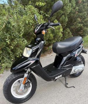 Yamaha Booster 2006 in Kaunas, with an engine capacity of 49.00 L and mileage of 8 thousand km for 1799 €, photo 1 on AUTOMOTO.COM.LV
