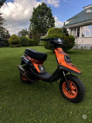 Oranžs Yamaha Booster 2000 Viļņa, ar dzinēja tilpumu 50.00 L un nobraukumu 0 tūkst. km par 1300 €, foto  vietnē AUTOMOTO.COM.LV