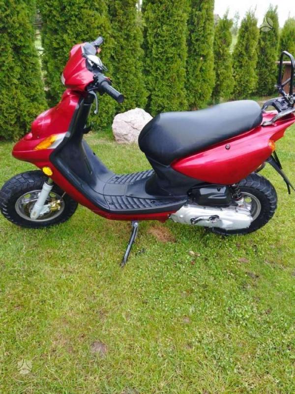 Sarkans Yamaha Booster 2002 Utena, ar dzinēja tilpumu 50.00 L un nobraukumu 19 tūkst. km par 1150 €, foto 2 vietnē AUTOMOTO.COM.LV