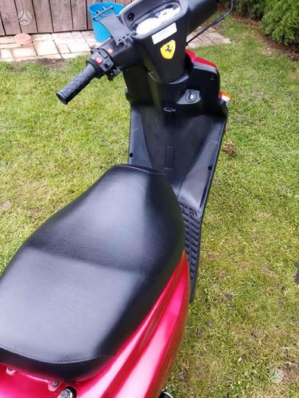 Sarkans Yamaha Booster 2002 Utena, ar dzinēja tilpumu 50.00 L un nobraukumu 19 tūkst. km par 1150 €, foto 4 vietnē AUTOMOTO.COM.LV