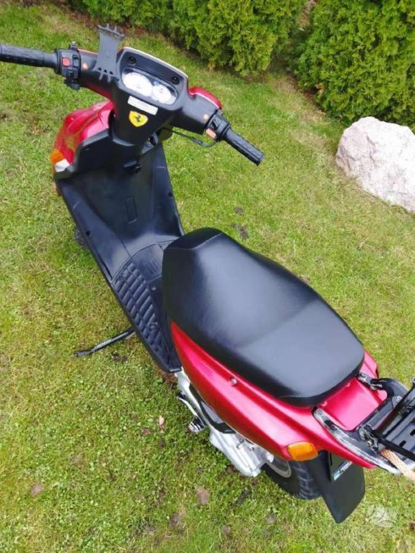 Sarkans Yamaha Booster 2002 Utena, ar dzinēja tilpumu 50.00 L un nobraukumu 19 tūkst. km par 1150 €, foto 5 vietnē AUTOMOTO.COM.LV