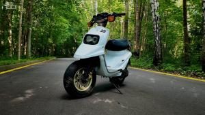 White Yamaha Booster 1995 in Klaipeda, with an engine capacity of 0.05 L and mileage of 13 thousand km for 1300 €, photo  on AUTOMOTO.COM.LV