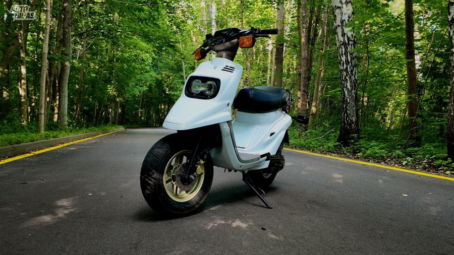 White Yamaha Booster 1995 in Klaipeda, with an engine capacity of 0.05 L and mileage of 13 thousand km for 1300 €, photo 1 on AUTOMOTO.COM.LV