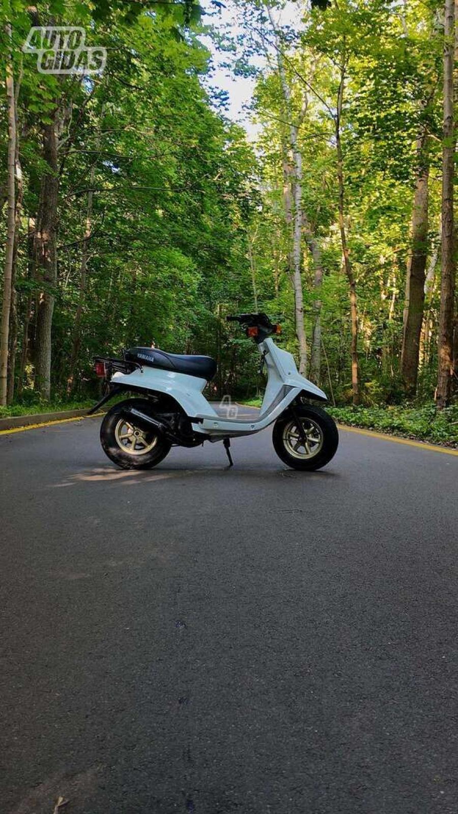 White Yamaha Booster 1995 in Klaipeda, with an engine capacity of 0.05 L and mileage of 13 thousand km for 1300 €, photo 4 on AUTOMOTO.COM.LV