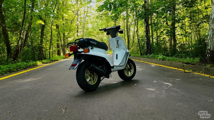 White Yamaha Booster 1995 in Klaipeda, with an engine capacity of 0.05 L and mileage of 13 thousand km for 1300 €, photo 5 on AUTOMOTO.COM.LV
