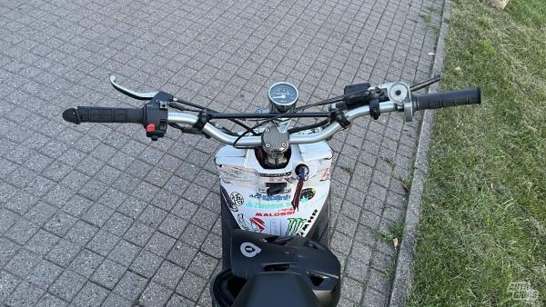 White Yamaha Booster 2012 in Vilnius, with an engine capacity of 0.05 L and mileage of 7 thousand km for 1700 €, photo 4 on AUTOMOTO.COM.LV