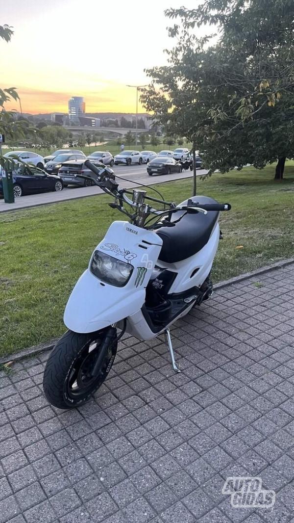 White Yamaha Booster 2012 in Vilnius, with an engine capacity of 0.05 L and mileage of 7 thousand km for 1700 €, photo 6 on AUTOMOTO.COM.LV