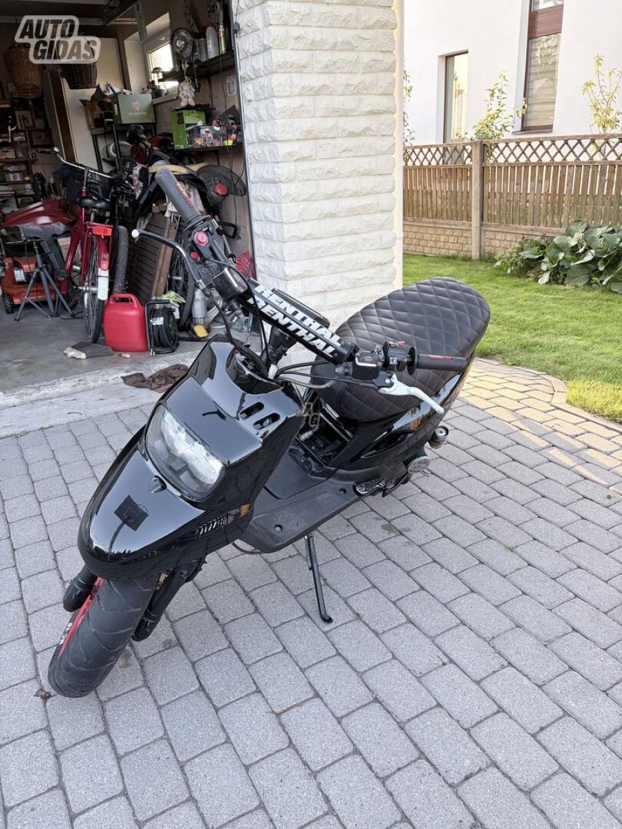 Black Yamaha BWS 2013 in Panevezys, with an engine capacity of 0.05 L and mileage of 2 thousand km for 1950 €, photo 5 on AUTOMOTO.COM.LV