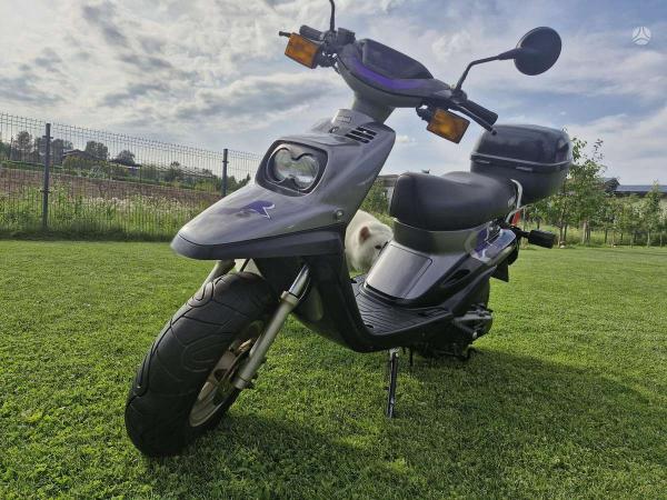Violet Yamaha BWS 1997 in Vilnius, with an engine capacity of 49.00 L and mileage of 30 thousand km for 1150 €, photo 8 on AUTOMOTO.COM.LV
