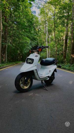 White Yamaha BWS 1995 in Klaipeda, with an engine capacity of 49.00 L and mileage of 13 thousand km for 1400 €, photo 3 on AUTOMOTO.COM.LV
