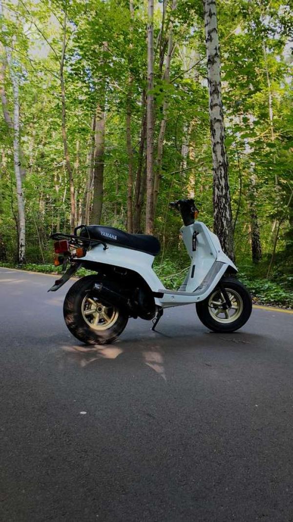 White Yamaha BWS 1995 in Klaipeda, with an engine capacity of 49.00 L and mileage of 13 thousand km for 1400 €, photo 3 on AUTOMOTO.COM.LV