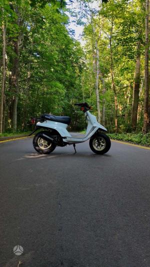 White Yamaha BWS 1995 in Klaipeda, with an engine capacity of 49.00 L and mileage of 13 thousand km for 1400 €, photo 5 on AUTOMOTO.COM.LV