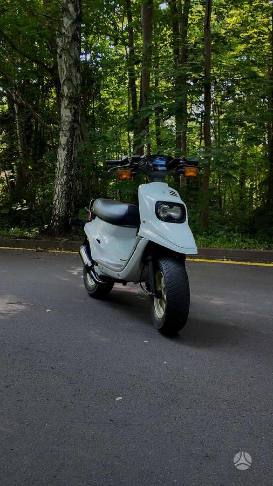 White Yamaha BWS 1995 in Klaipeda, with an engine capacity of 49.00 L and mileage of 13 thousand km for 1400 €, photo 8 on AUTOMOTO.COM.LV