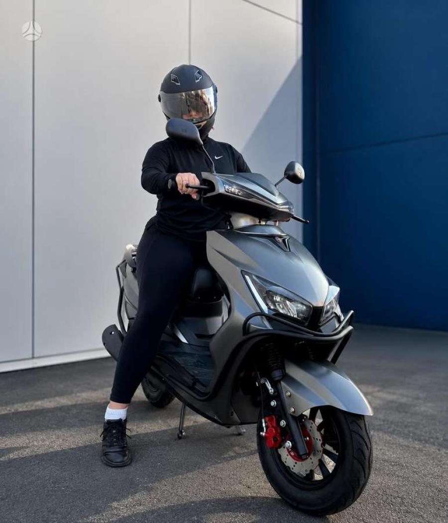 Grey Yamaha Cygnus 2026 in Lazdijai, with an engine capacity of 49.00 L and mileage of 1 thousand km for 1350 €, photo 3 on AUTOMOTO.COM.LV