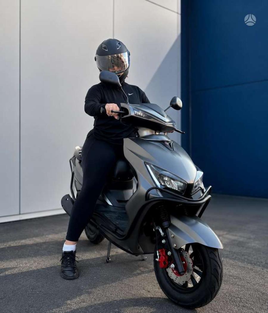 Pelēks Yamaha Cygnus 2026 Mažeikiai, ar dzinēja tilpumu 49.00 L un nobraukumu 0 tūkst. km par 1350 €, foto 7 vietnē AUTOMOTO.COM.LV