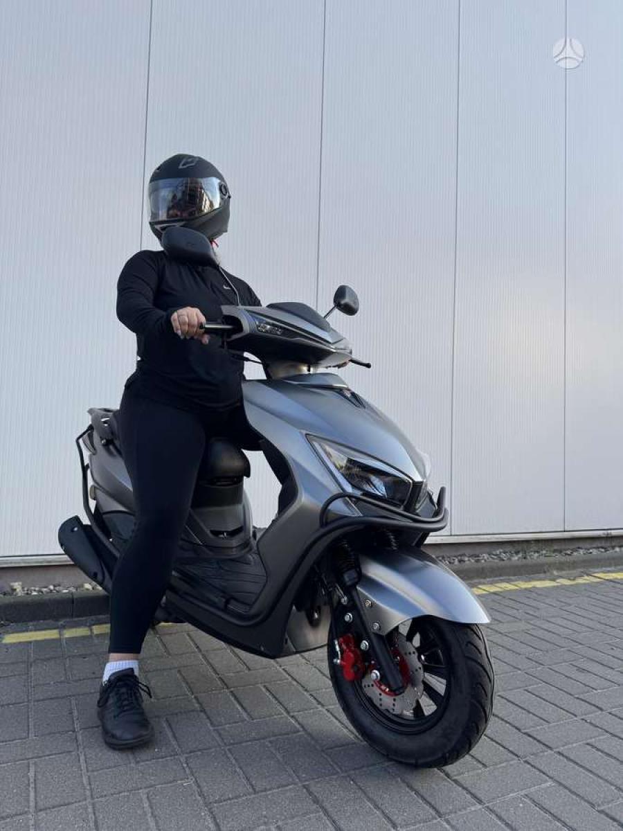 Grey Yamaha Cygnus 2026 in Telschi, with an engine capacity of 49.00 L and mileage of 0 thousand km for 1350 €, photo 3 on AUTOMOTO.COM.LV