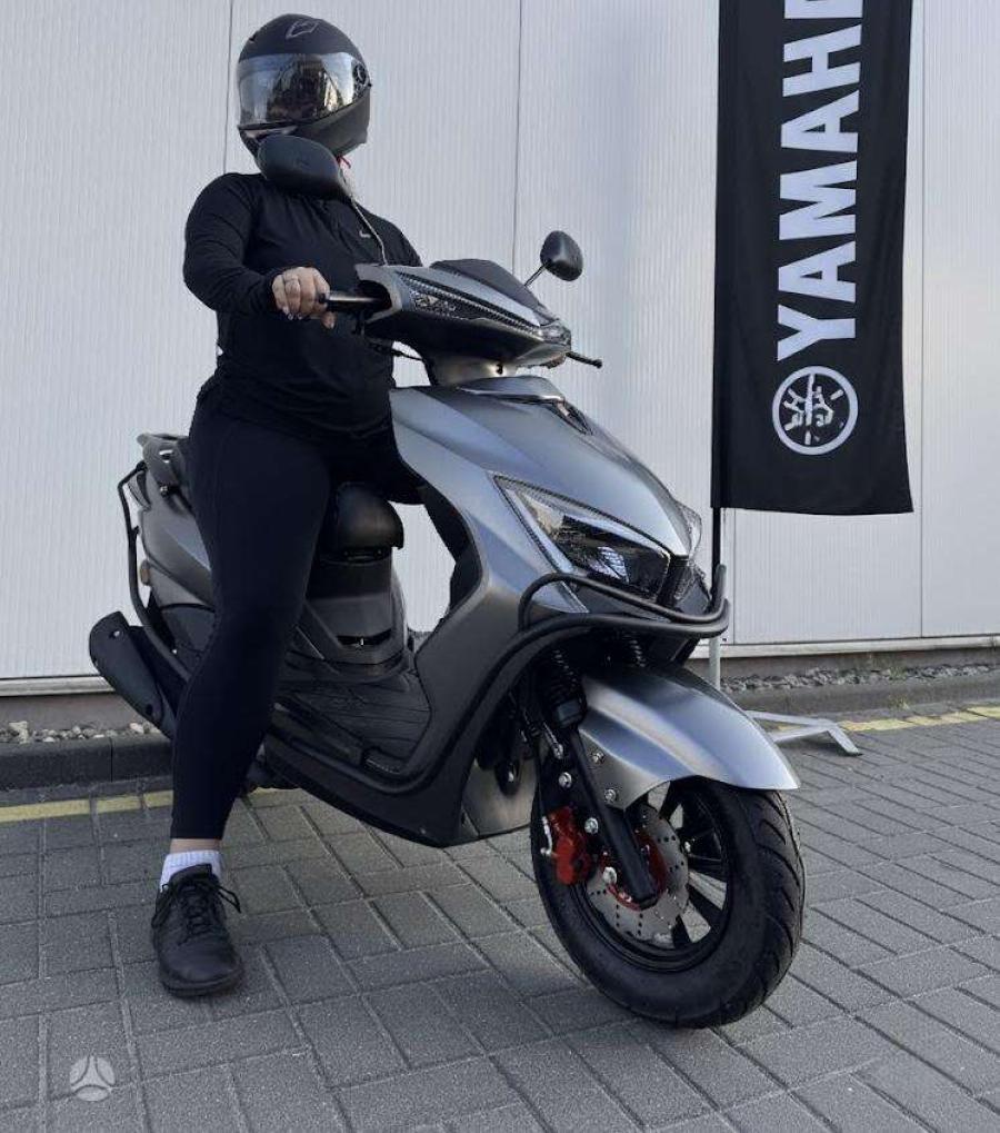 Pelēks Yamaha Cygnus 2026 Panevēža, ar dzinēja tilpumu 49.00 L un nobraukumu 0 tūkst. km par 1350 €, foto 1 vietnē AUTOMOTO.COM.LV
