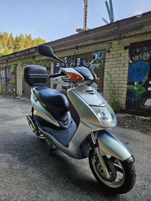 Yamaha Cygnus 2005 in Vilnius, with an engine capacity of 0.13 L and mileage of 6 thousand km for 1000 €, photo 4 on AUTOMOTO.COM.LV