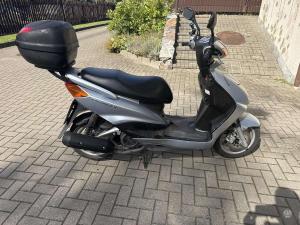 Yamaha Cygnus 2005 Viļņa, ar dzinēja tilpumu 0.13 L un nobraukumu 67 tūkst. km par 950 €, foto  vietnē AUTOMOTO.COM.LV