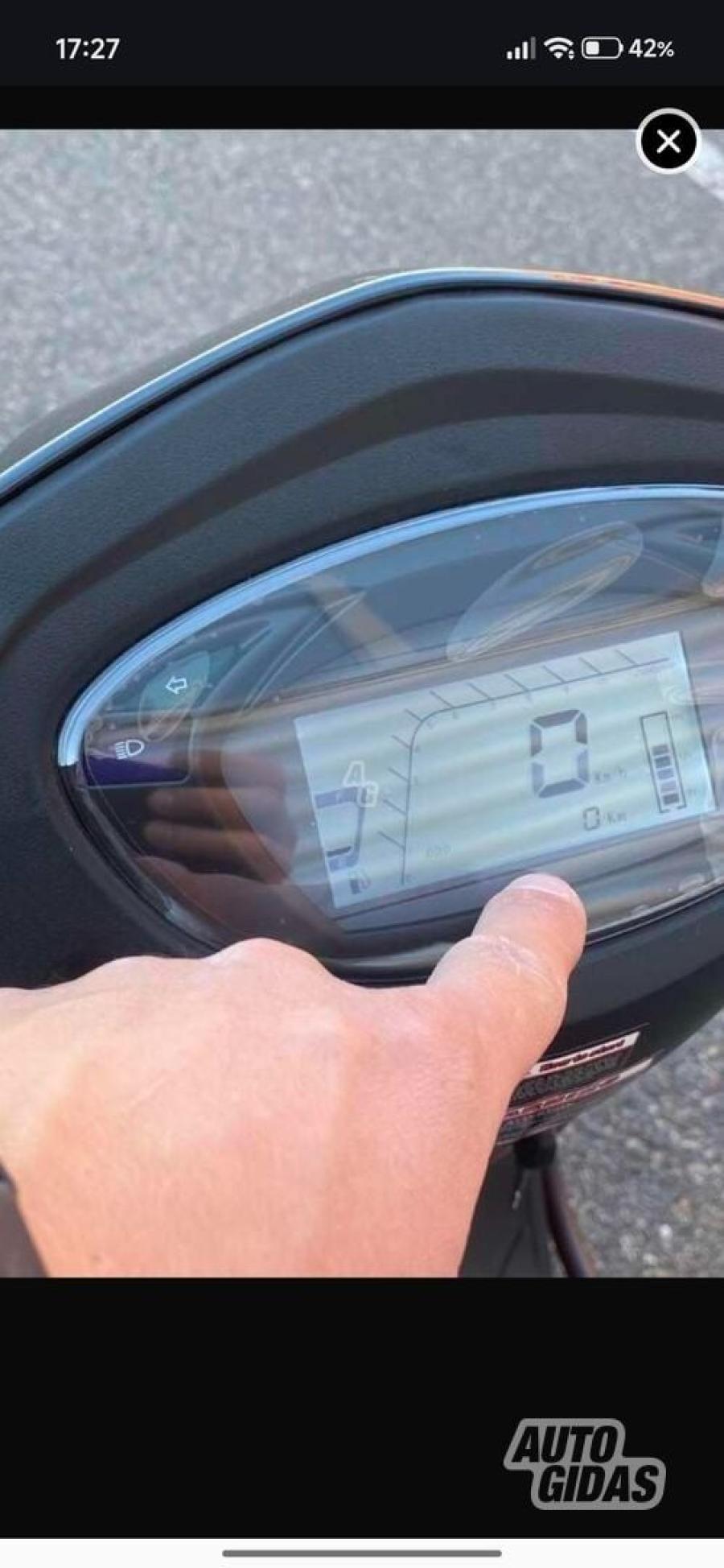 Sarkans Yamaha Cygnus 2026 Viļņa, ar dzinēja tilpumu 0.05 L un nobraukumu 0 tūkst. km par 1100 €, foto 4 vietnē AUTOMOTO.COM.LV