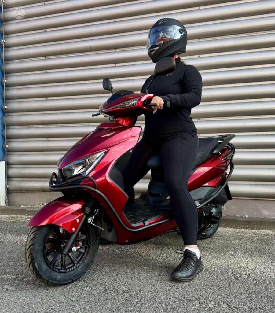 Red Yamaha Cygnus 2026 in Siauliai, with an engine capacity of 49.00 L and mileage of 0 thousand km for 1350 €, photo 3 on AUTOMOTO.COM.LV