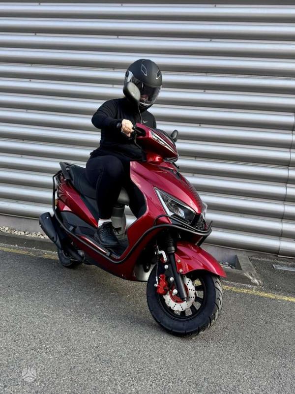 Red Yamaha Cygnus 2026 in Panevezys, with an engine capacity of 49.00 L and mileage of 0 thousand km for 1350 €, photo 4 on AUTOMOTO.COM.LV
